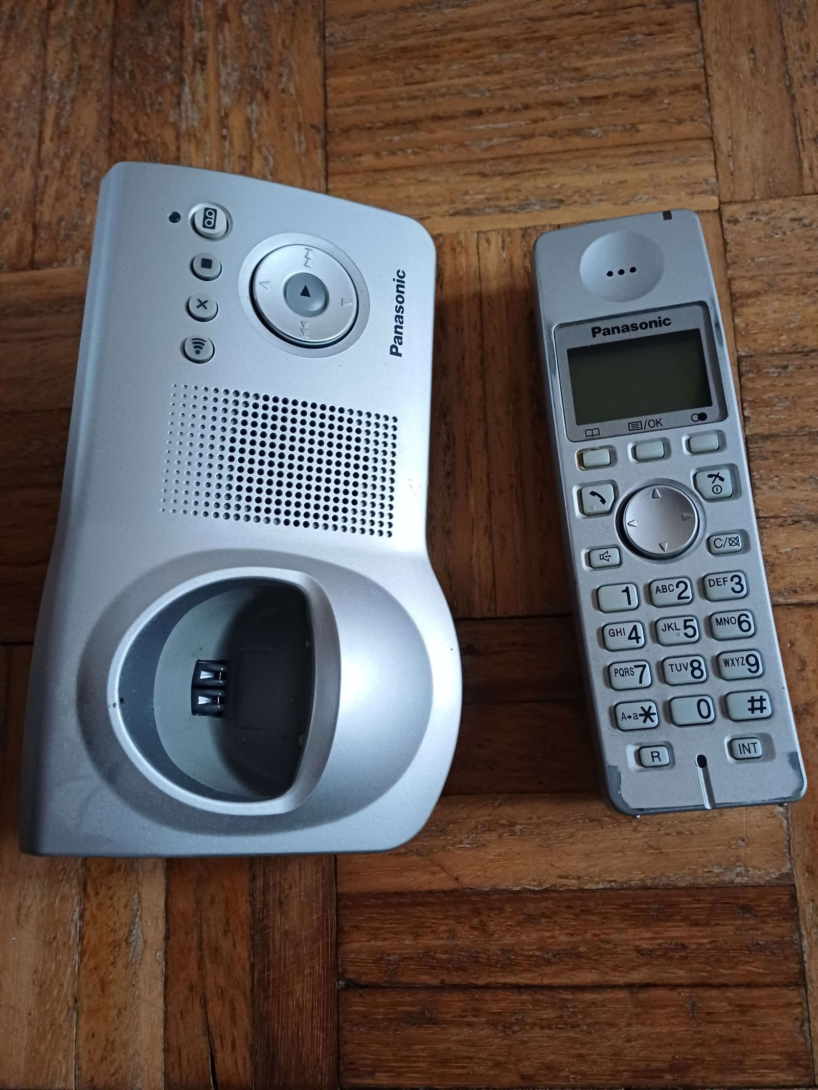 Free: Panasonic phone with voicemail (Uxbridge UB8) - Hillingdon Freegle