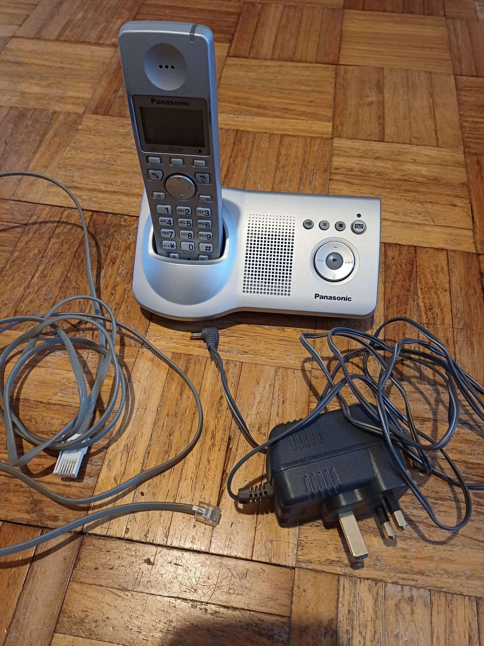Free: Panasonic phone with voicemail (Uxbridge UB8) - Hillingdon Freegle