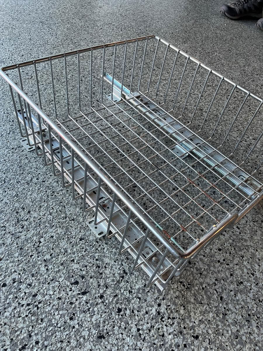 Free: sliding wire basket (Harbor Bay)