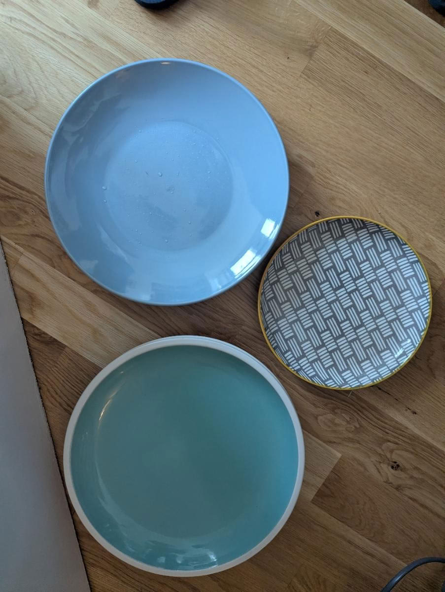Free: Plates x 5 (West Norwood SE27) - Bromley Freegle