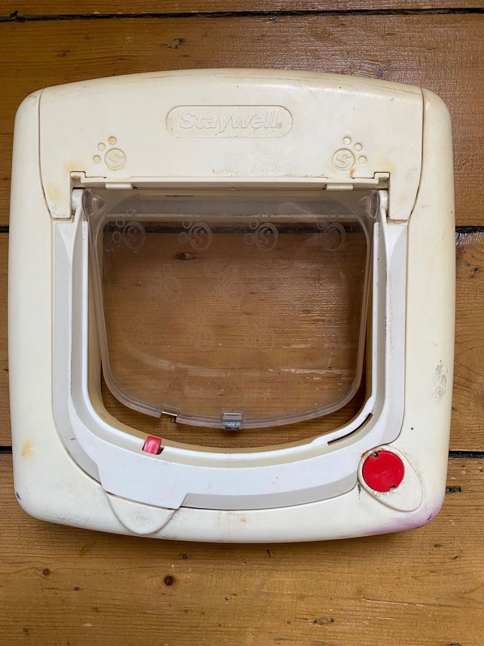 Free: Cat Flap (Magnetic) (Lower Penwortham PR1) - Preston Freegle