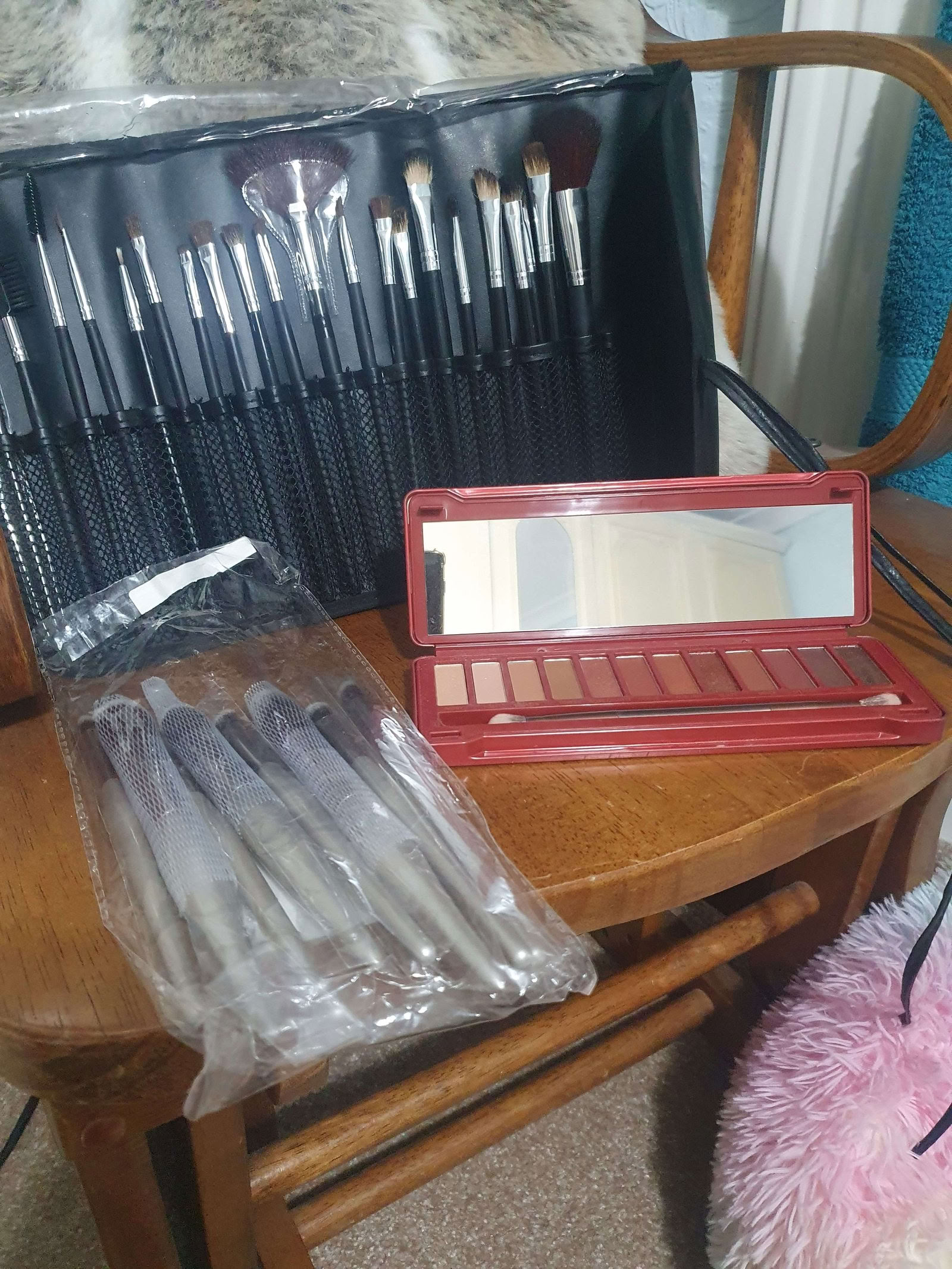 Free: Make up brush sets (x2) (Elstow MK42) - Bedford Freegle