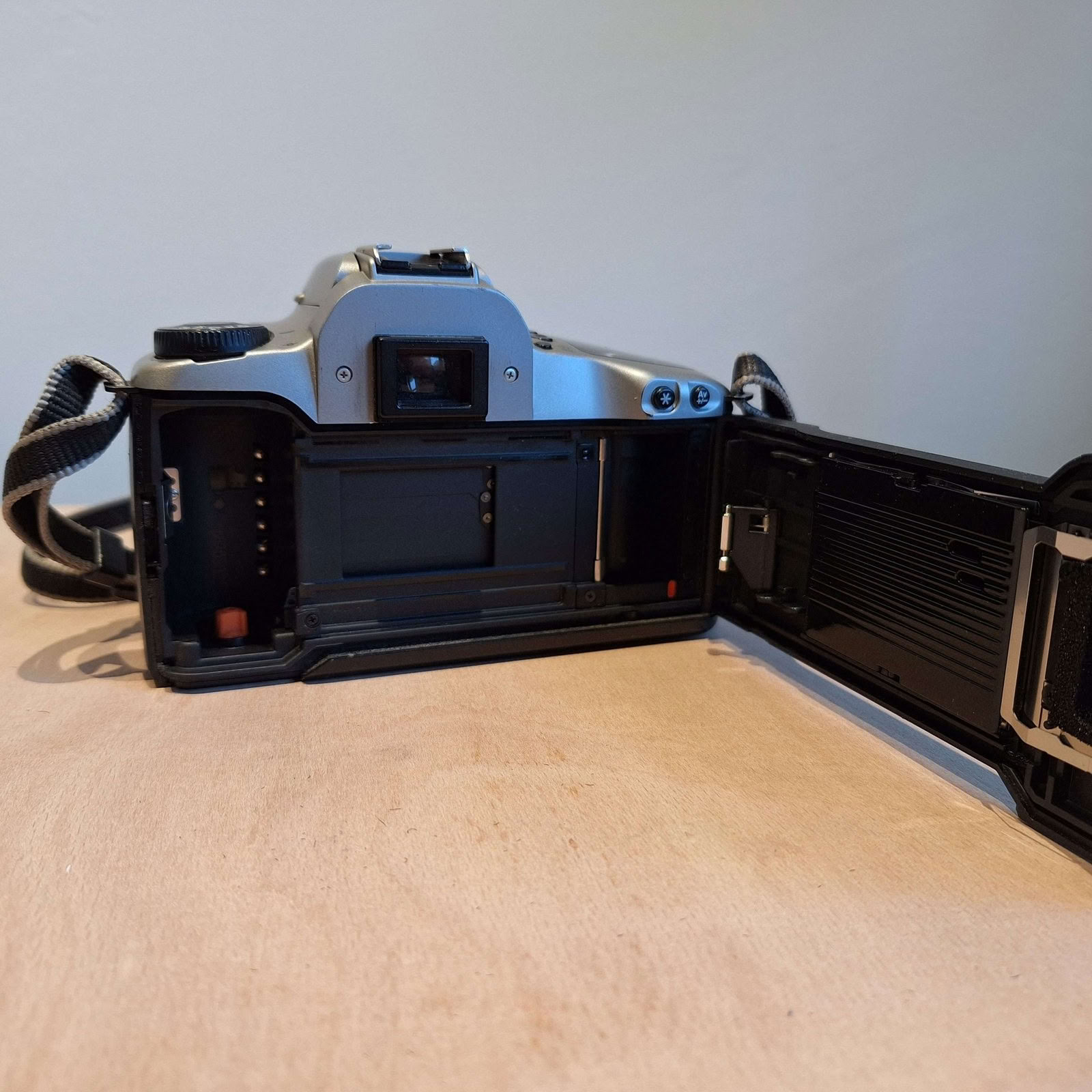 Free: Canon EOS 3000N Film camera (body only) (Liss Forest GU33 ...