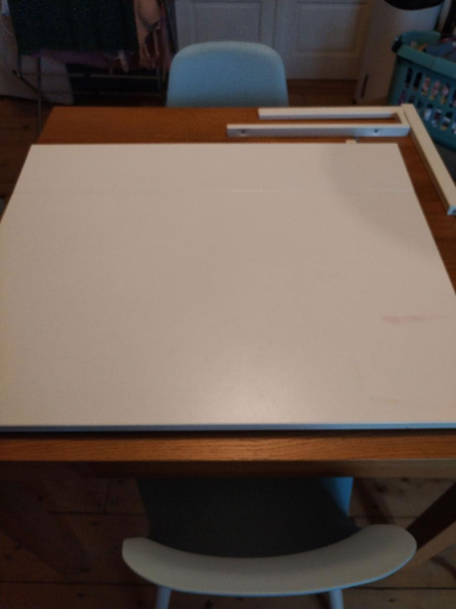 Free: Fold down desk (Caton LA2)