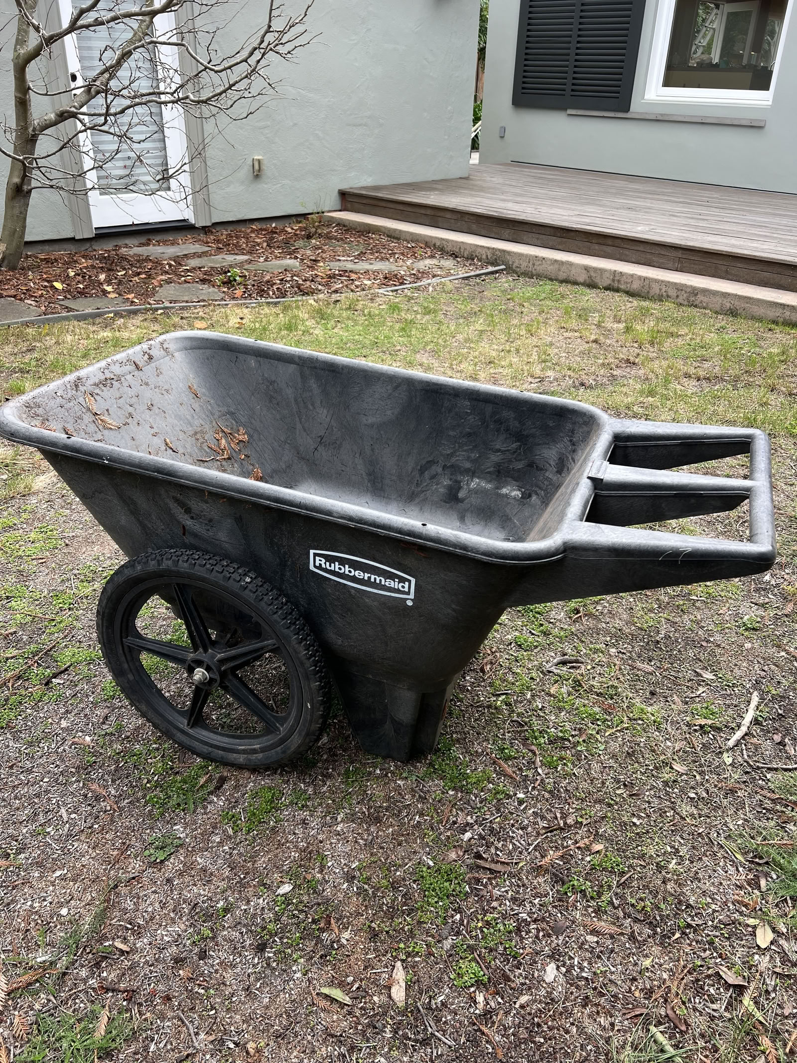 Free: Large Rubbermaid Wheelbarrow/Cartg (Midtown Palo Alto)