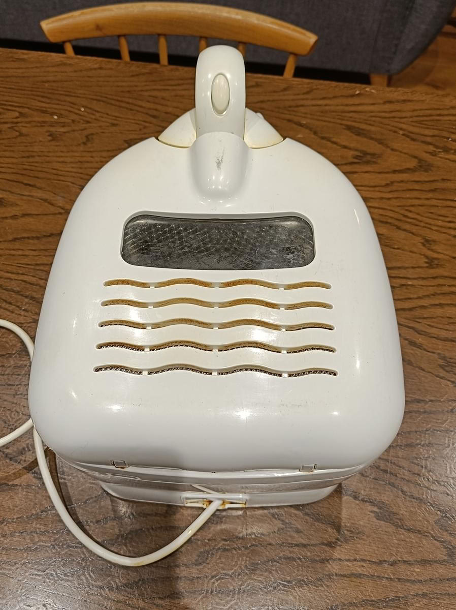 Free: Deep fat fryer (Exeter EX2)