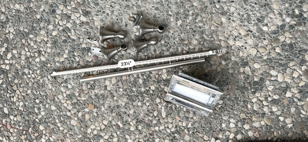 Free: Grohe towel bars and TP caddy (94022)