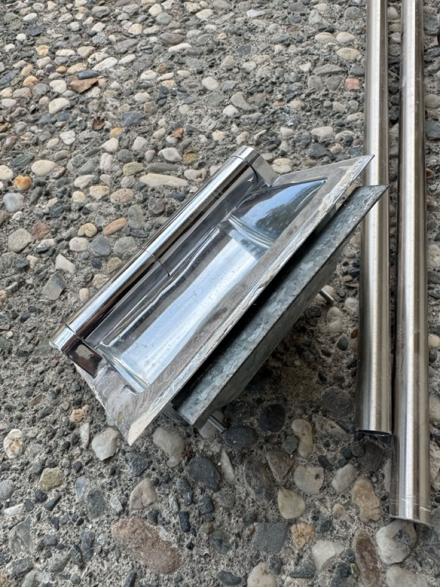 Free: Grohe towel bars and TP caddy (94022)