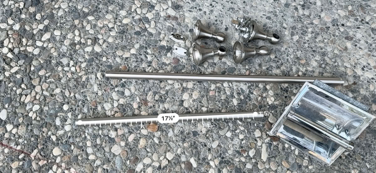 Free: Grohe towel bars and TP caddy (94022)