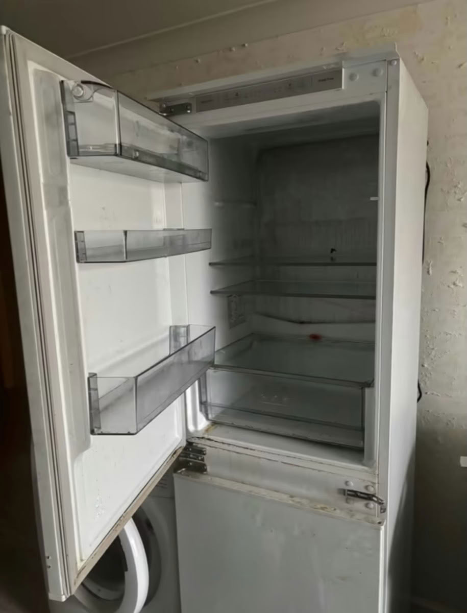 Free: Integrated fridge freezer (Broadway plaza B16) - Birmingham Freegle