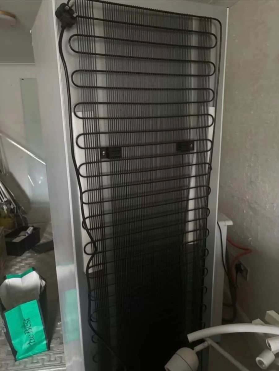 Free: Integrated fridge freezer (Broadway plaza B16) - Birmingham Freegle