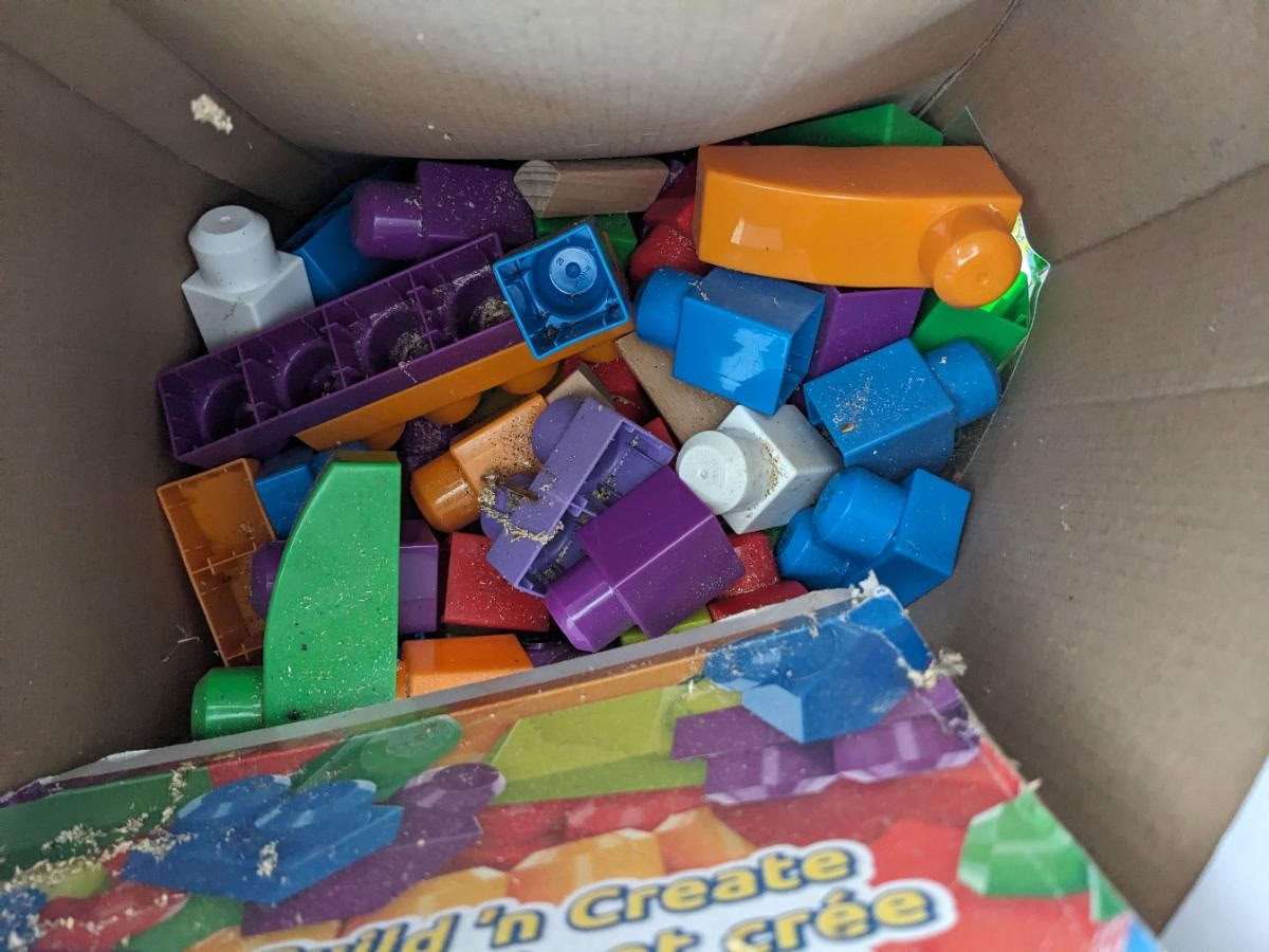 Free: Large Lego for Kids and Toddlers (NW9) - Brent Freegle