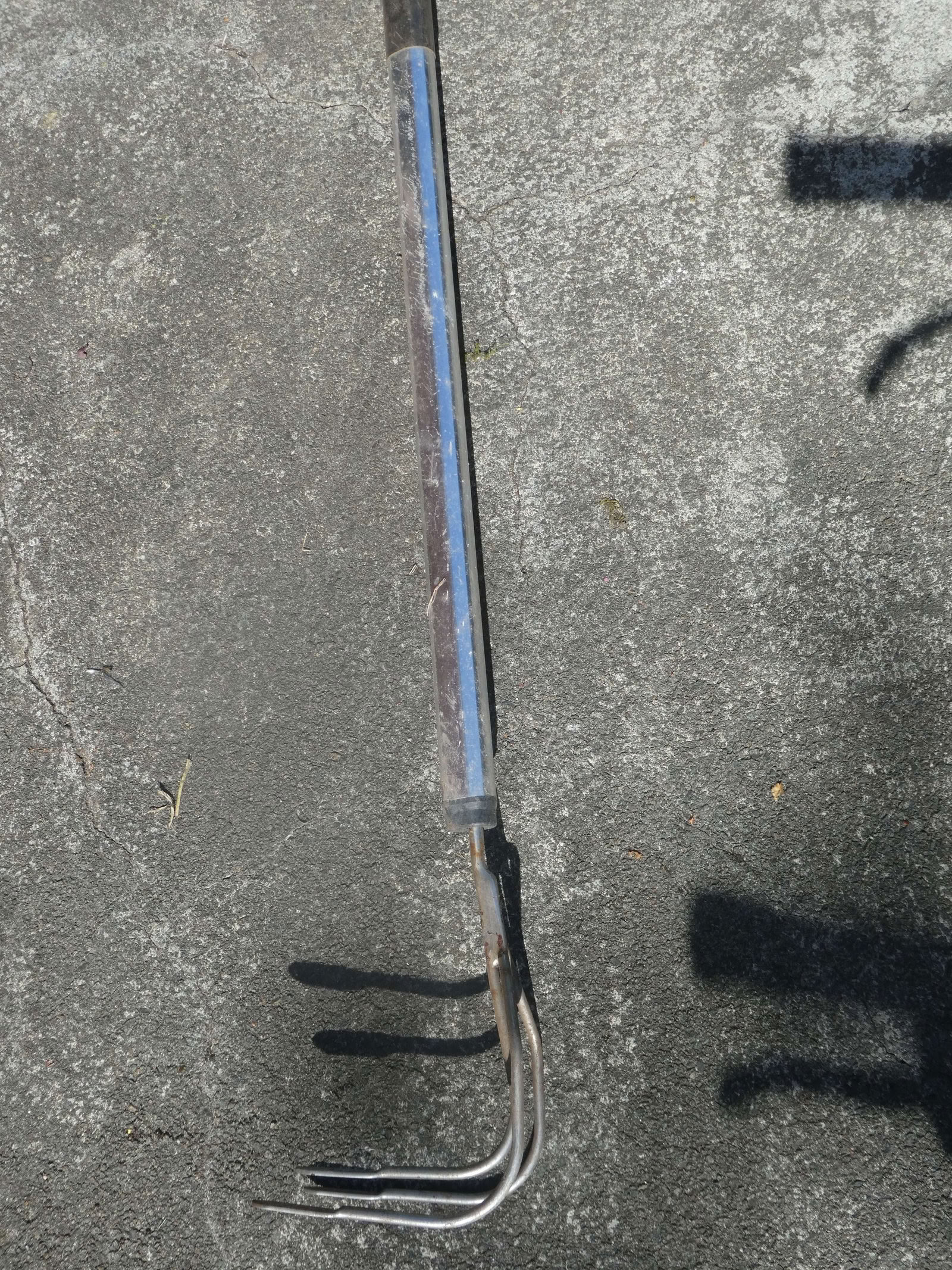 Free: 6 ft hoe 3 sharp spikes (Whitestake PR4) - Preston Freegle