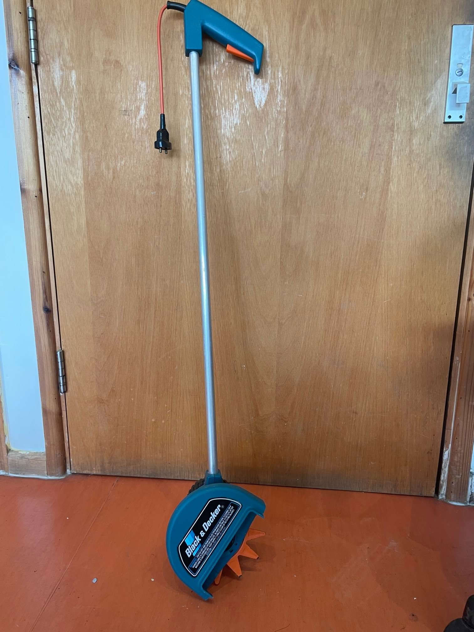 Free: Lawn Edger (Twerton BA2) - Bath Freegle