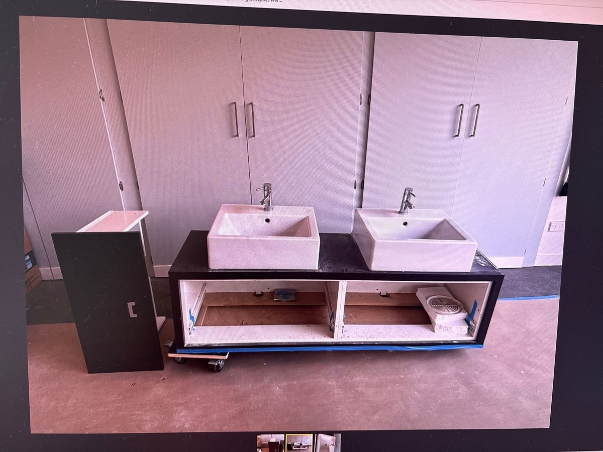 Free: Bathroom Vanity (Northcote Point)